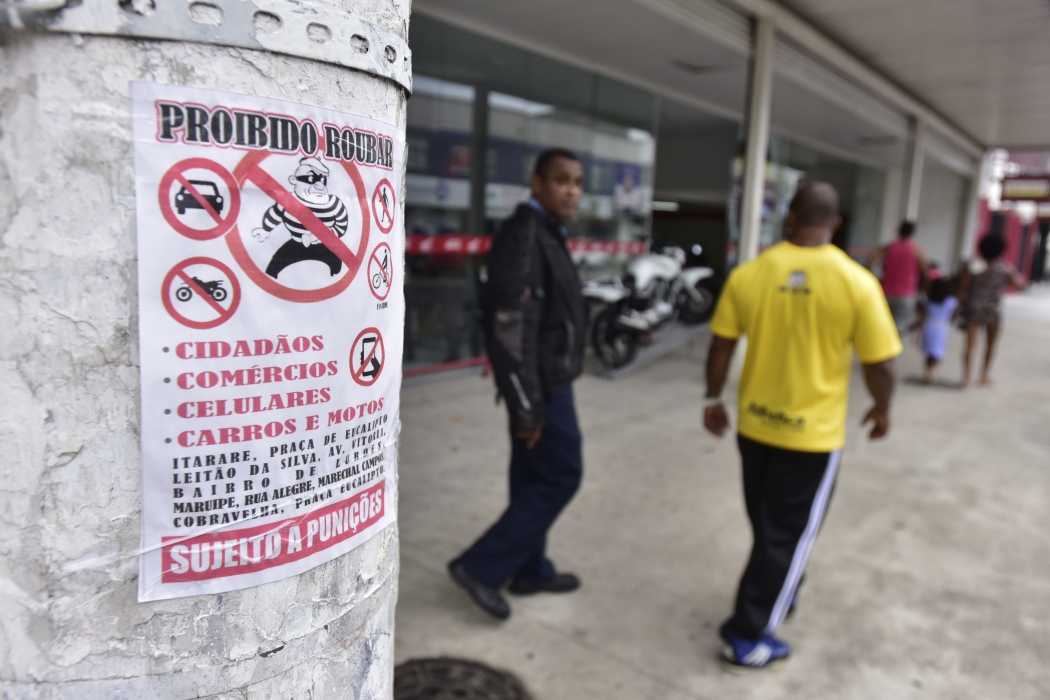 A Gazeta | Cartazes com 'proibido roubar' são alvo de investigação da ...