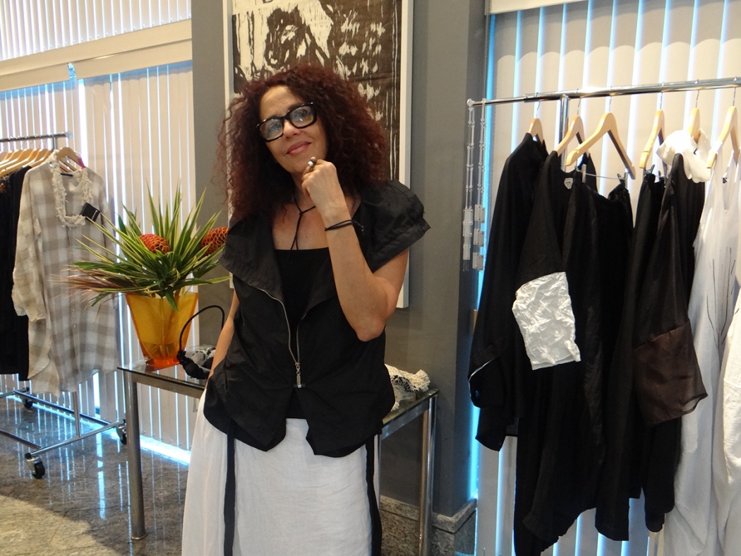 Moda e arte andam juntas nas peças de Cristina Cordeiro | A Gazeta